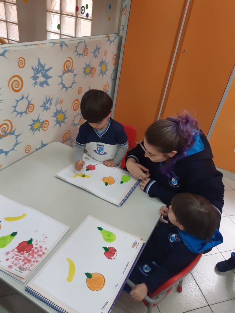 Atividades de Inglês Mini Maternal A e B – Colégio Heitor Villa Lobos